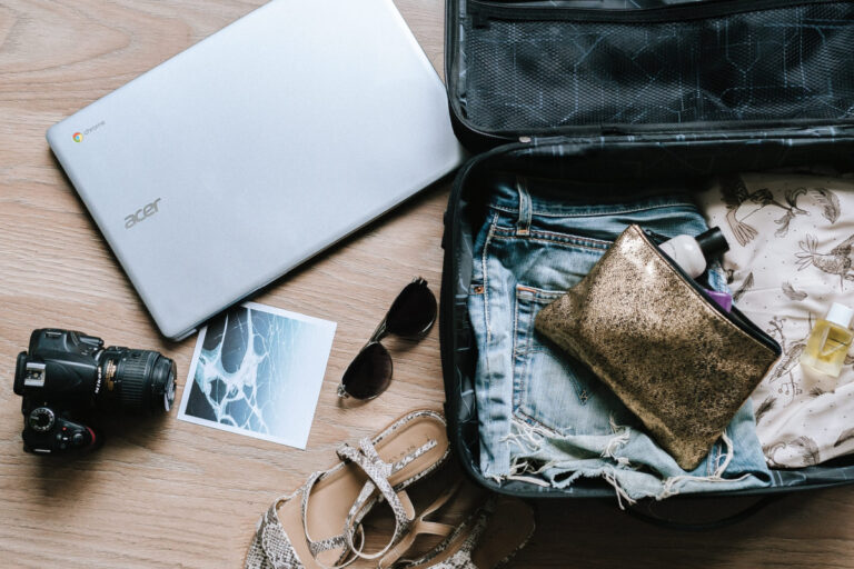 Tips for Vacation Packing & free printable vacation packing lists